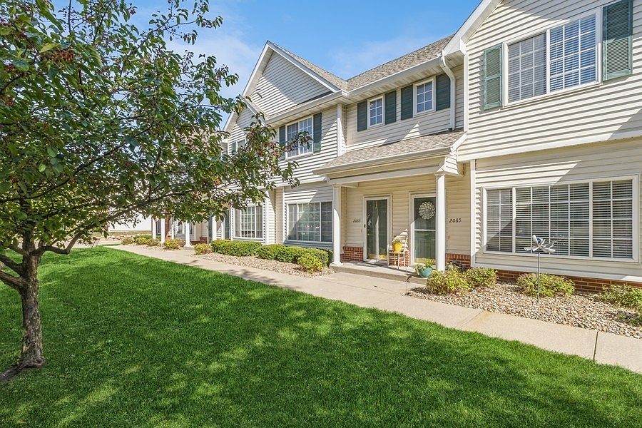 2085 Ridgeview Cir, Clive, IA 50325 | Zillow