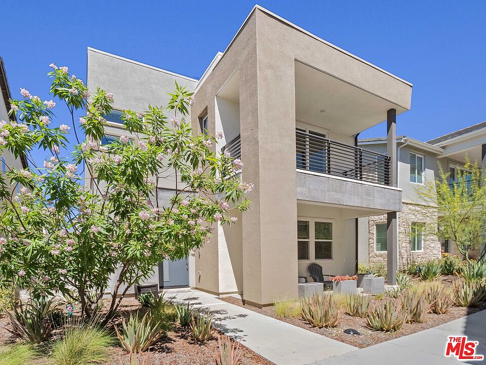 27717 Knoll View Pl, Valencia, CA 91381 | MLS #25564635 | Zillow