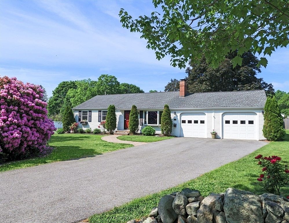 48 Summer St, Danvers, MA 01923 | Zillow