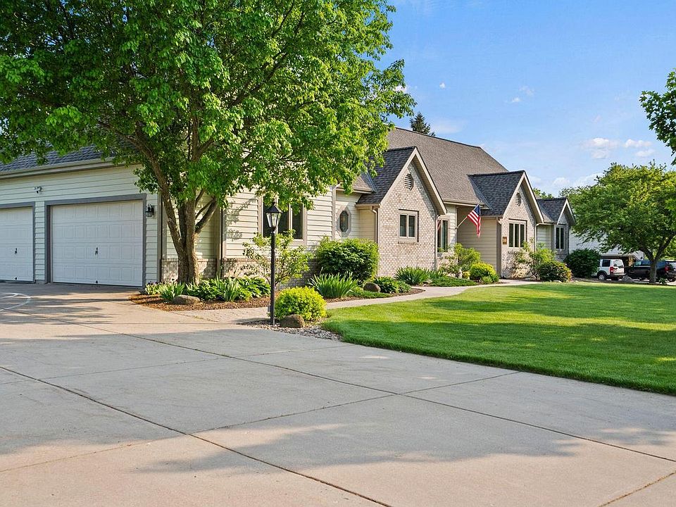 240 Crystal DRIVE, Hartland, WI 53029 | MLS #1844274 | Zillow