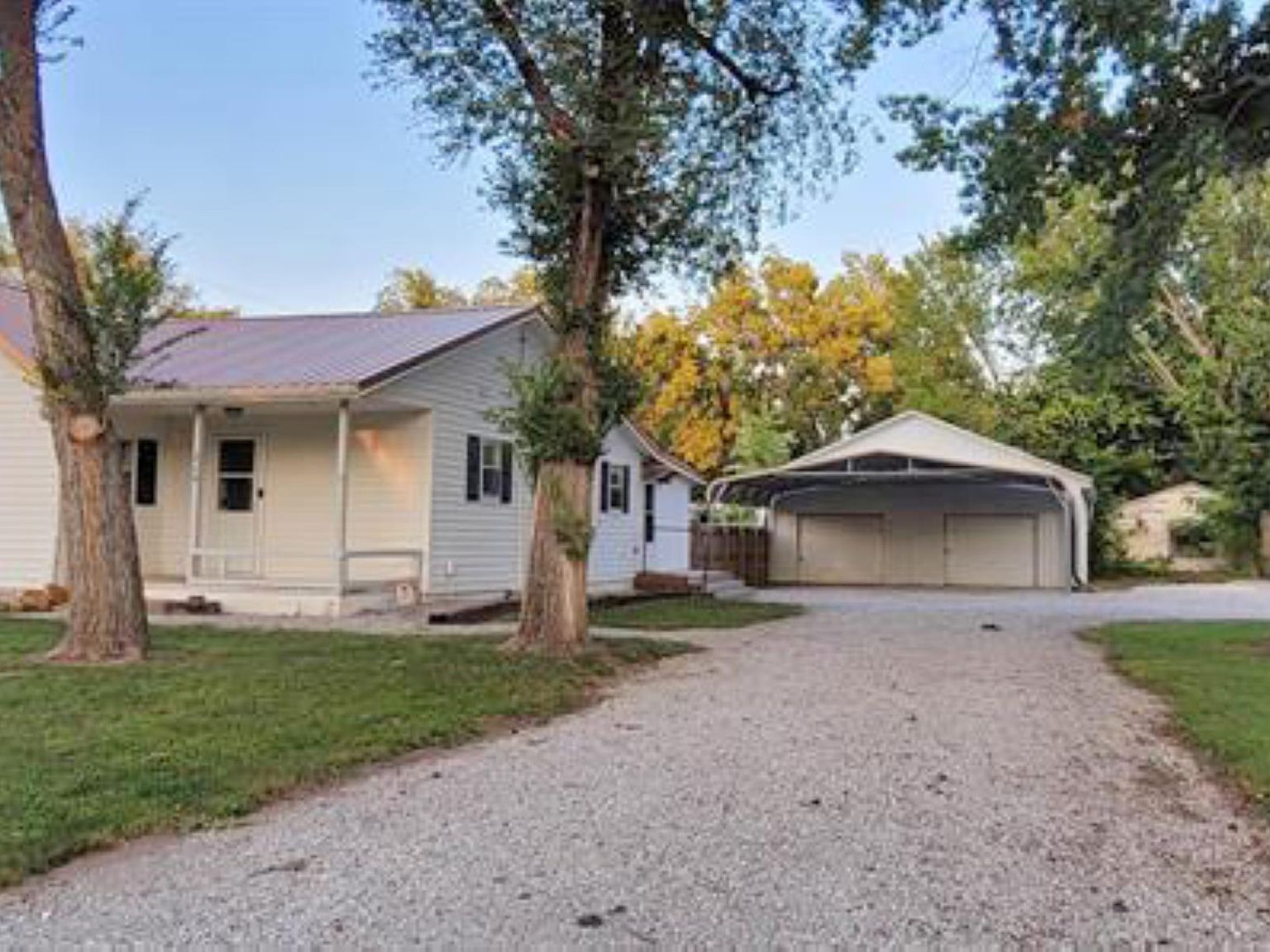 210 N 7th St, Deepwater, MO 64740 | Zillow
