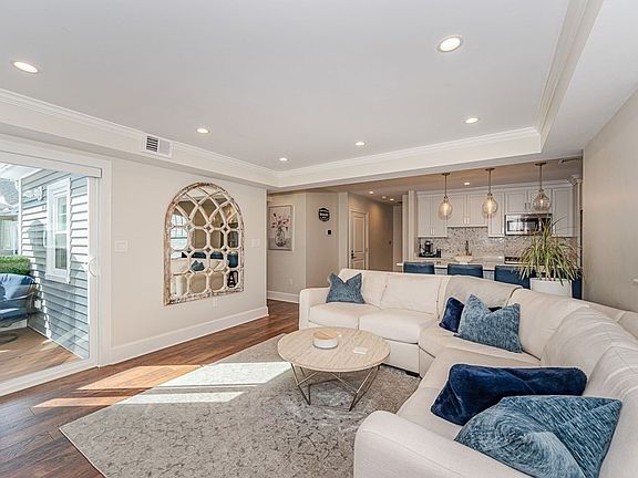46 Chestnut St FLOOR 2, Wakefield, MA 01880 | MLS #73162255 | Zillow