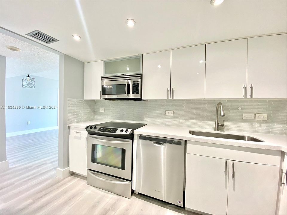 20515 E Country Club Dr Miami FL | Zillow