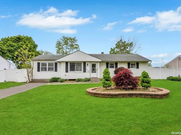 Medford NY Real Estate - Medford NY Homes For Sale | Zillow