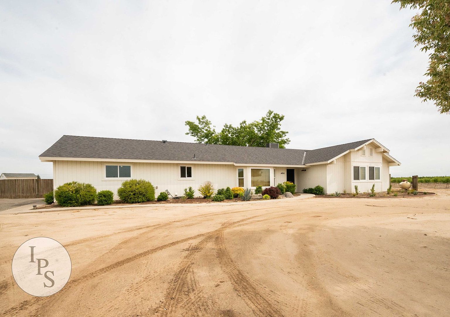 4950 N Del Norte Ave, Kerman, CA 93630 | Zillow