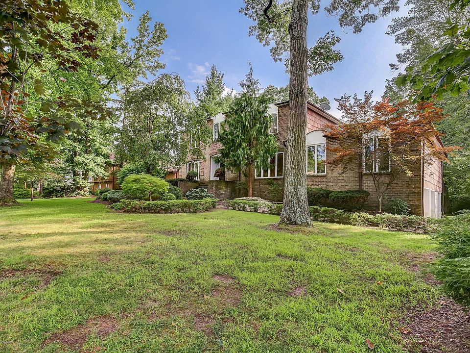 19 Leonard Dr, Morganville, NJ 07751 | Zillow