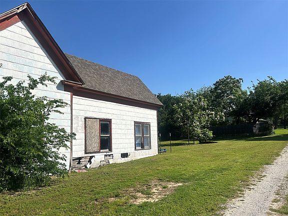 507 W Tarrant St, Bowie, TX 76230 | Zillow