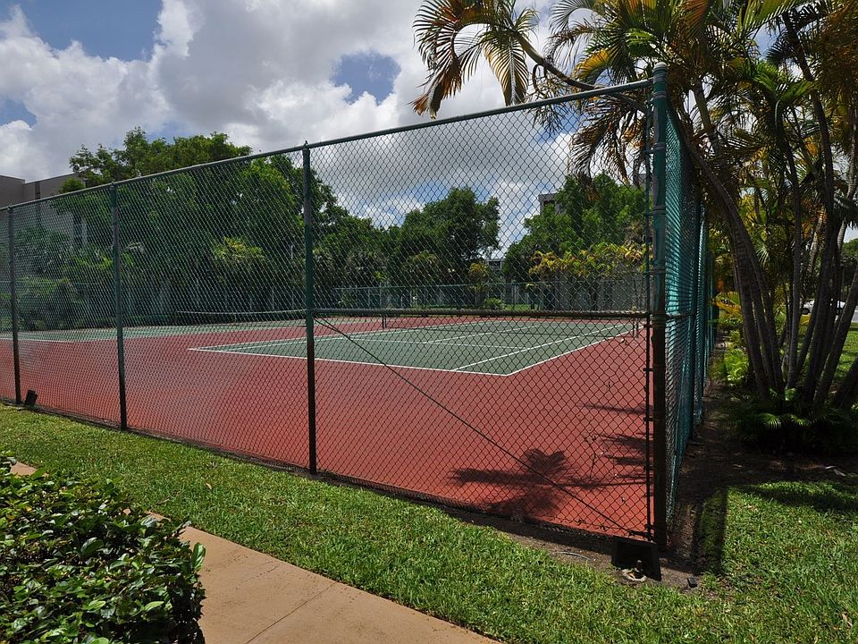 HUGE 1/1.5 IN CORAL SPRINGS WALKING DISTANCE TO CORAL SQUARE MALL ...