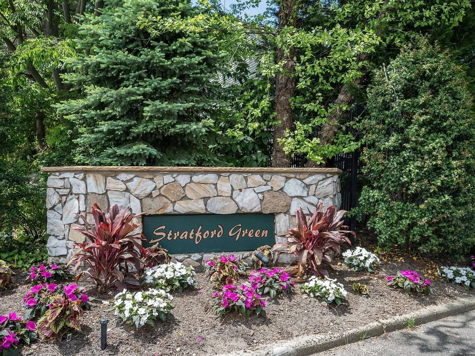 35 Stratford Green UNIT 35, Farmingdale, NY 11735 | Zillow