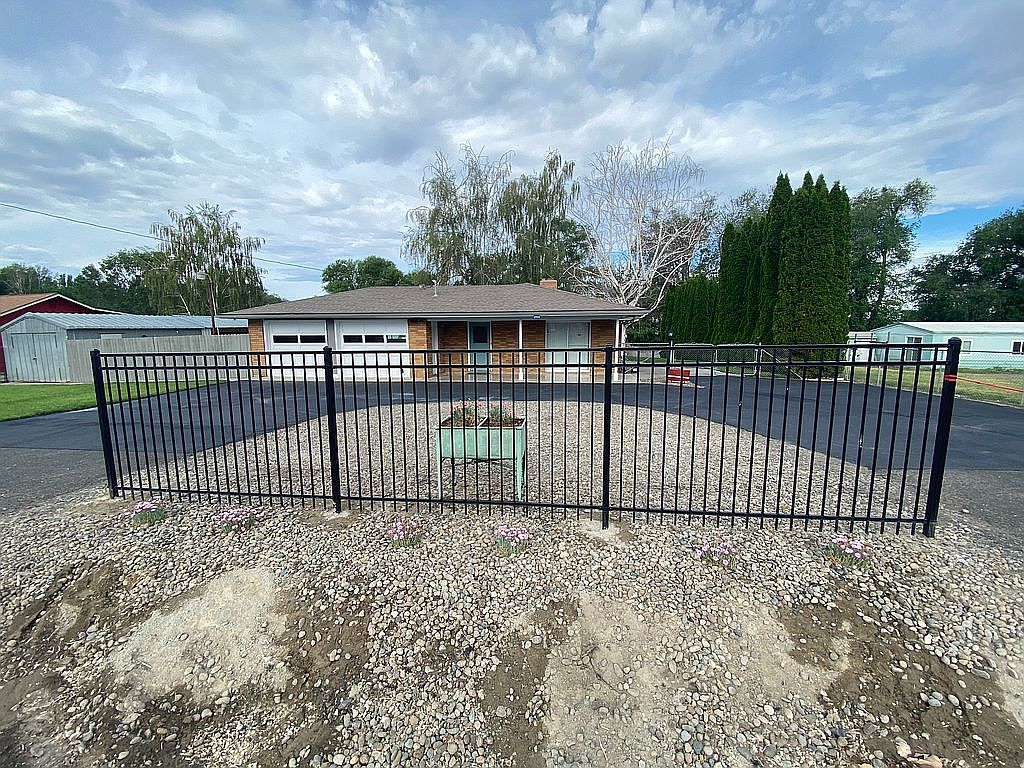 2400 Ray Rd, Sunnyside, WA 98944 | Zillow