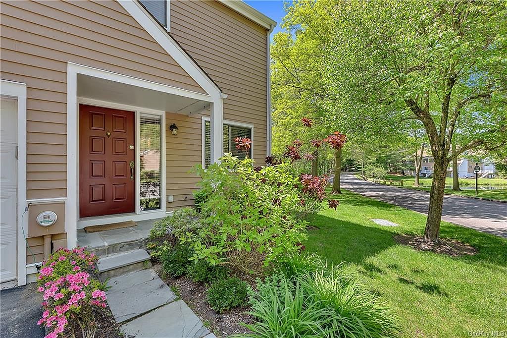 127 Stone Bridge Sq, Chappaqua, NY 10514 | Zillow