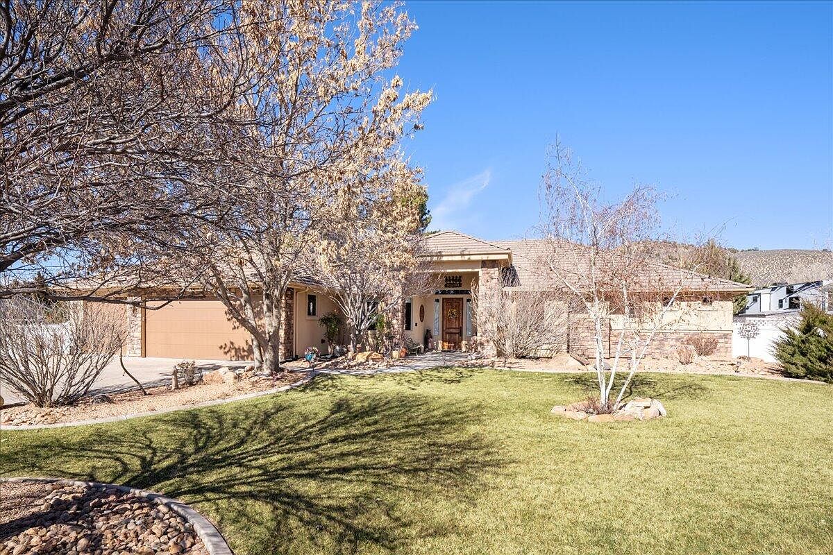 1112 W Sapphire Dr, Diamond Valley, UT 84770 | MLS #26-269435 | Zillow