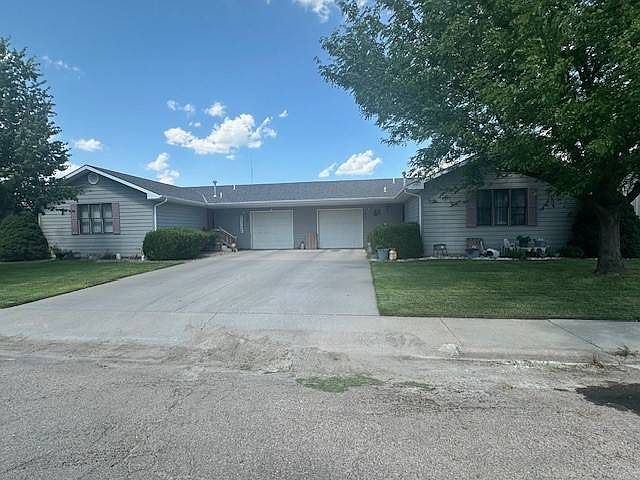 104-106 N Lakin St, Lakin, KS 67860 | MLS #11547360 | Zillow