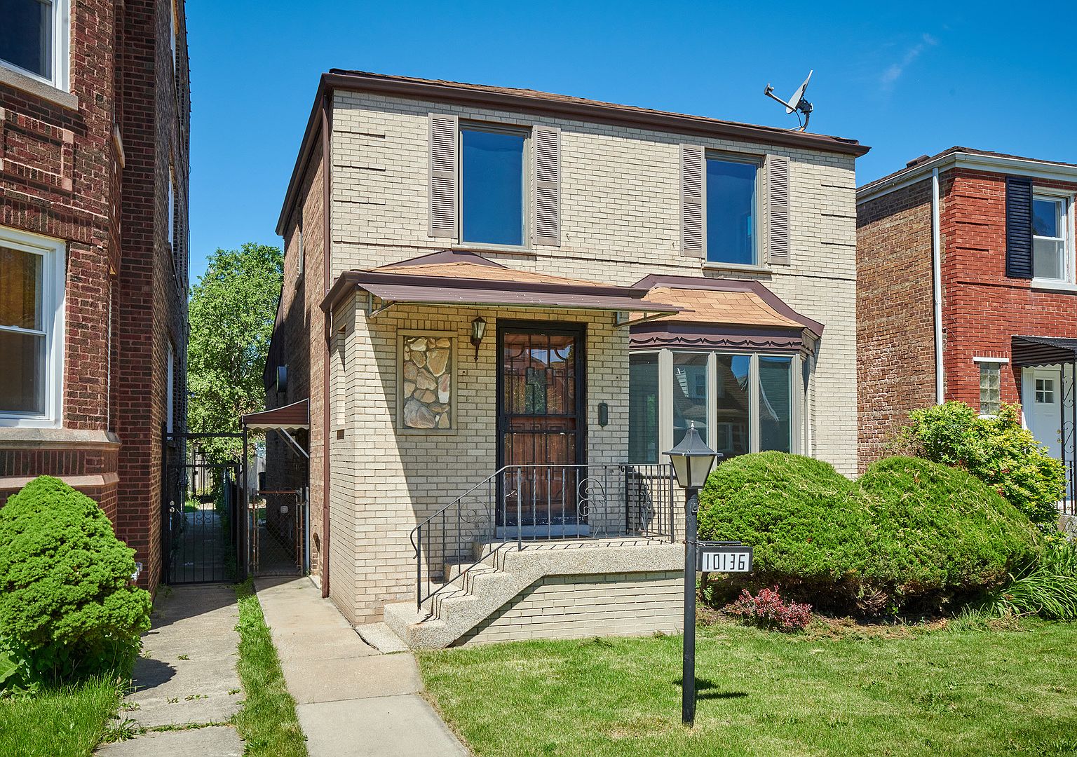 10136 S Rhodes Ave, Chicago, IL 60628 | Zillow