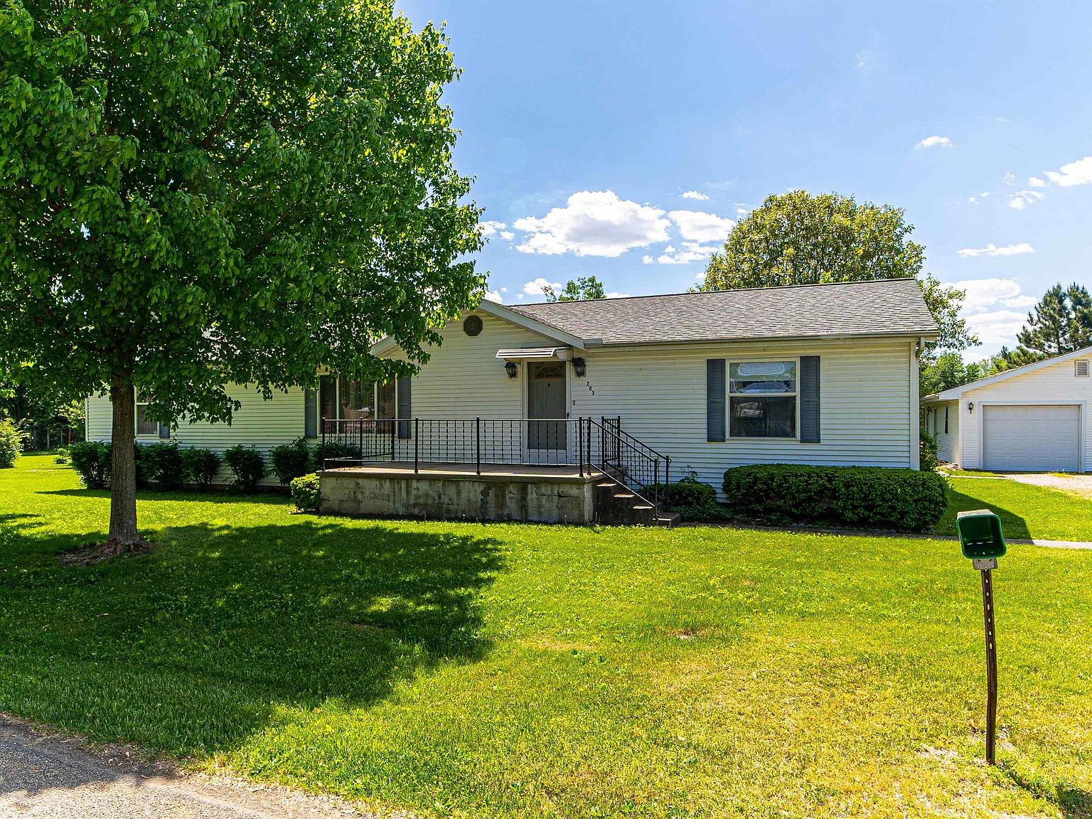 203 S Grove St, Middletown, IL 62666 | Zillow