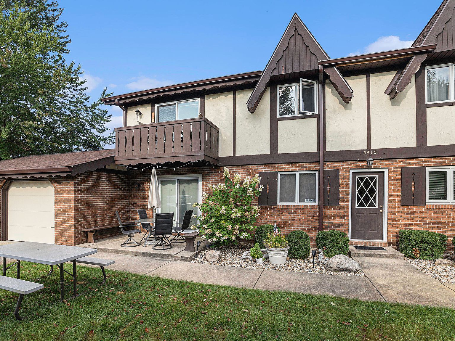 5410 Country Aire Dr #15, Coloma, MI 49038 | Zillow