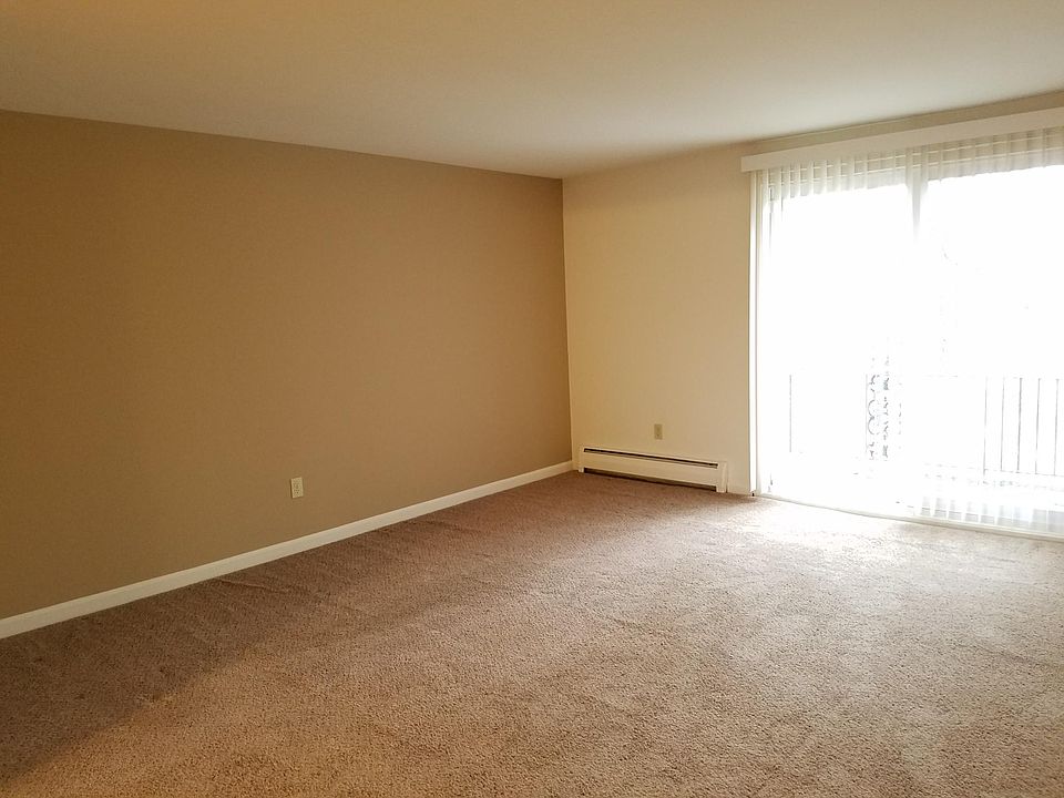 21 Losson Garden Dr Buffalo NY | Zillow