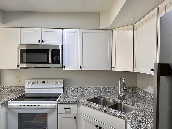 52 Skipwith Green Cir, Henrico, VA 23294 | Zillow