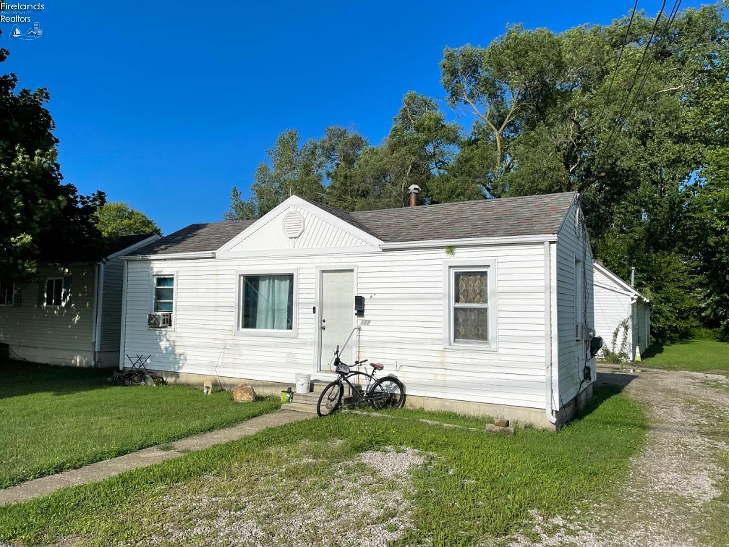 558 Southwest St, Bellevue, OH 44811 | Zillow