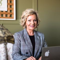 Lora Mindel - Real Estate Agent in New Albany, IN - Reviews | Zillow