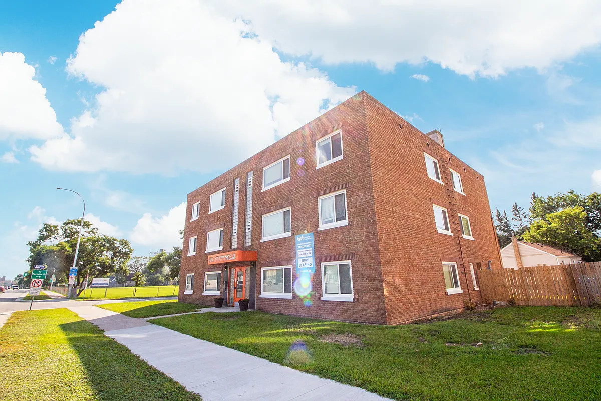 1780 Portage Ave Apt 1, Winnipeg, MB R3J0E9 | HotPads