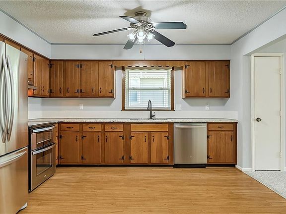 3925 S Bedford Ave, Independence, MO 64055 | MLS #2494973 | Zillow