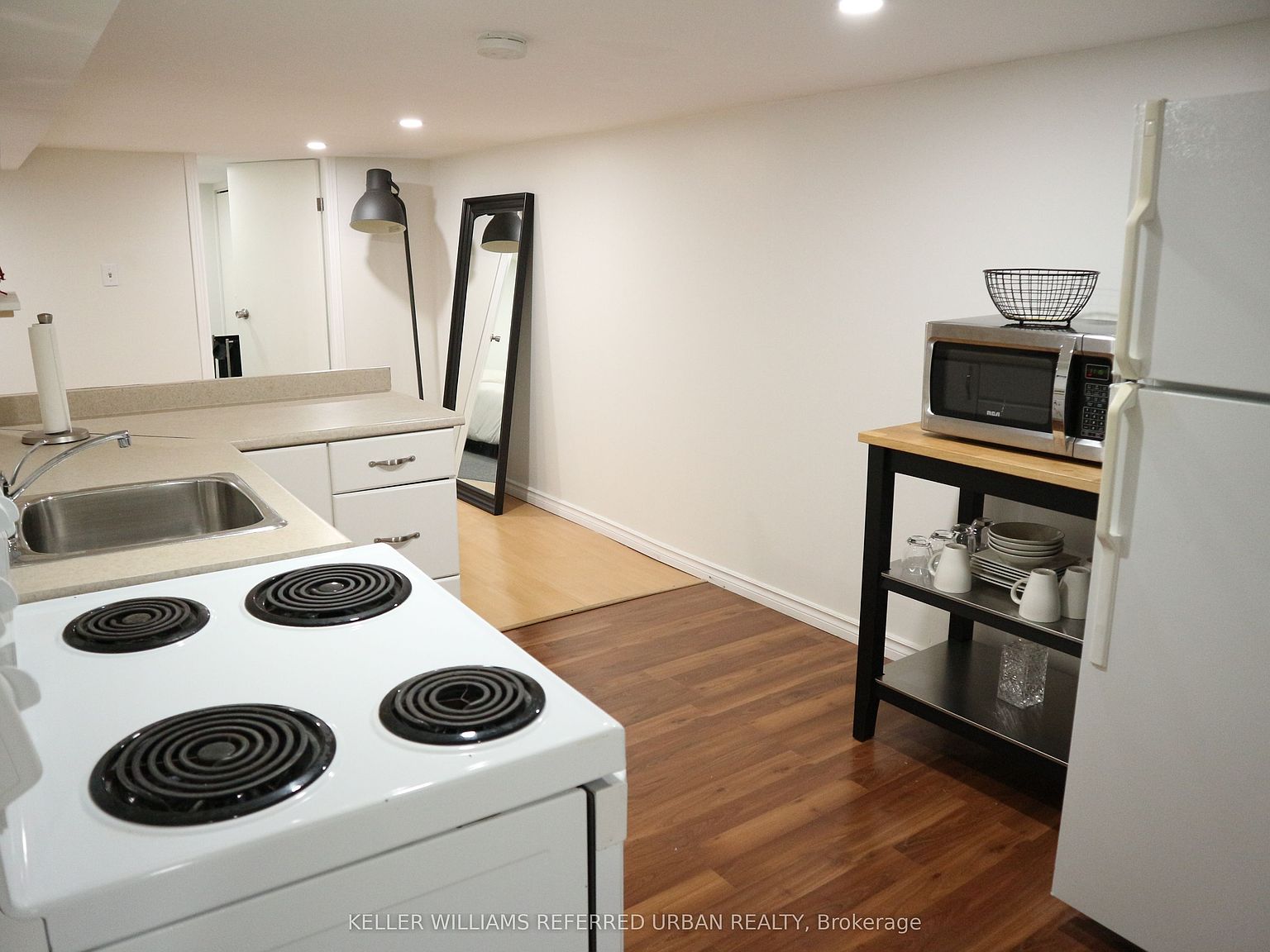 39 Darrell Ave #2, Toronto, ON M4E 2G5 | Zillow