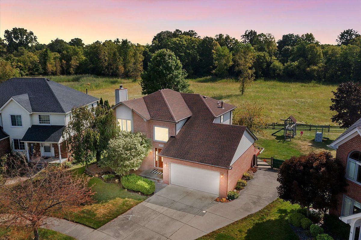 42686 Biland Dr, Clinton Township, MI 48038 | Zillow
