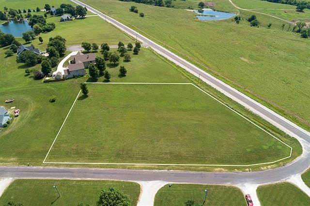 70 SW Fairview Dr, Ottawa, KS 66067 | Zillow