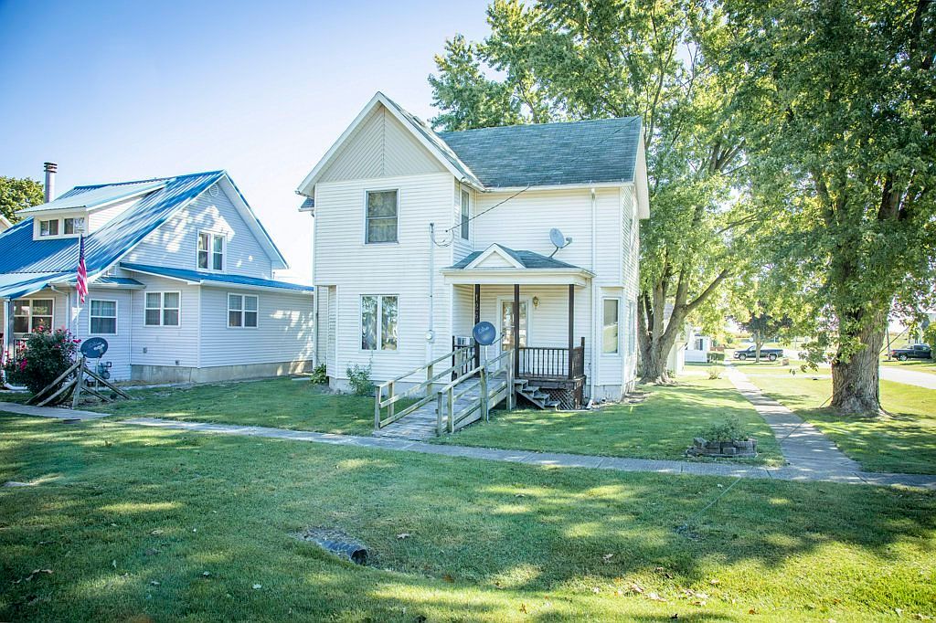 126 S High St, Elliott, IL 60933 | Zillow