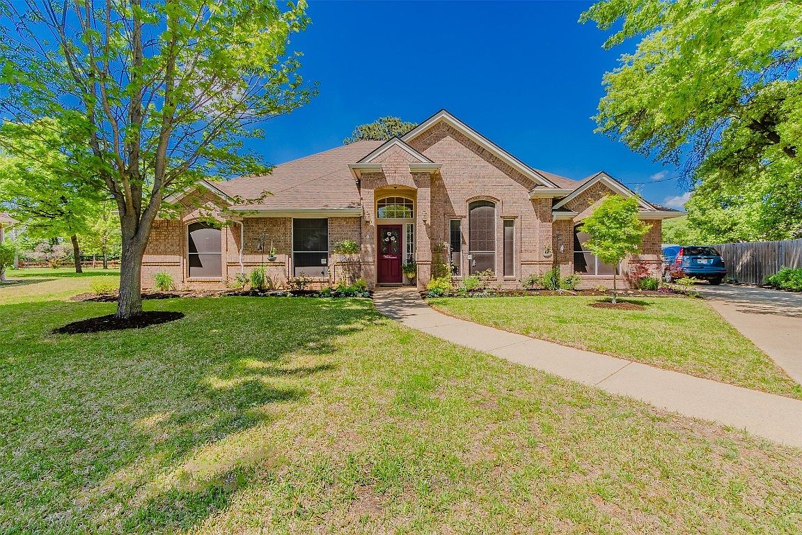 7010 Blake Dr, Arlington, TX 76001 | Zillow