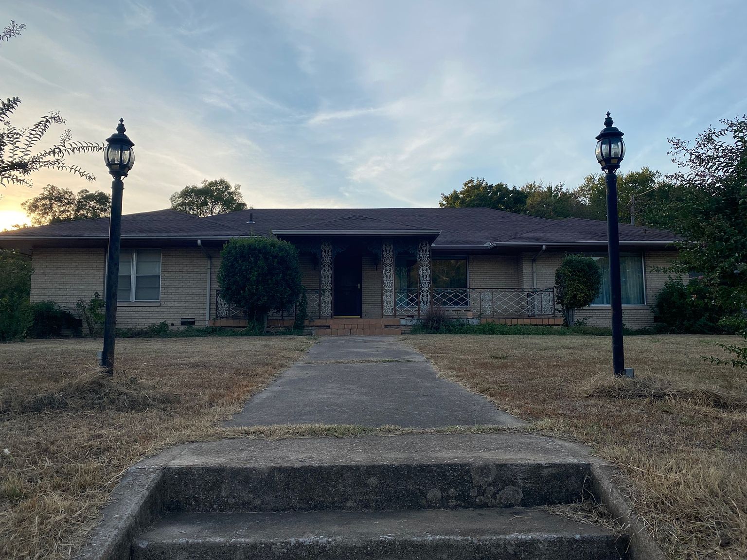 1209 E Court St, Atoka, OK 74525 | Zillow