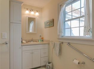 21 West Ln, Niantic, CT 06357