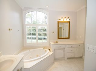 148 Edgewater Dr, Tifton, GA 31793