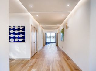 12410 Holmes Point Dr NE, Kirkland, WA 98034