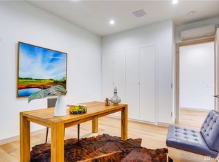 12410 Holmes Point Dr NE, Kirkland, WA 98034