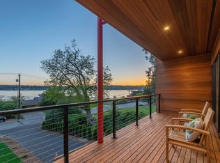 12410 Holmes Point Dr NE, Kirkland, WA 98034