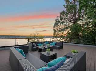 12410 Holmes Point Dr NE, Kirkland, WA 98034