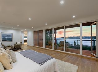 12410 Holmes Point Dr NE, Kirkland, WA 98034