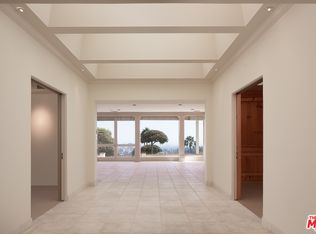 778 Sarbonne Rd, Los Angeles, CA 90077