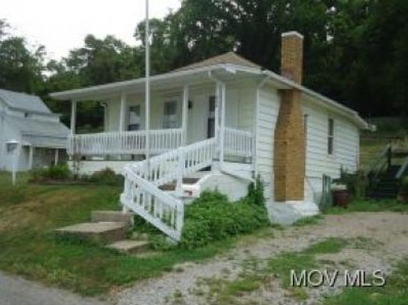 70 W School Ave Mcconnelsville Oh 43756 Mls 3950407 Zillow