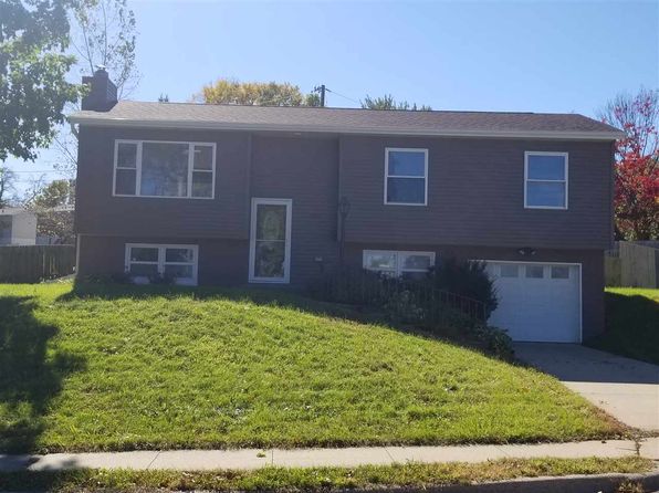 Dubuque County IA Single Family Homes For Sale - 334 Homes | Zillow