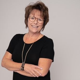 Lisa Schartz - Real Estate Agent in Larned, KS - Reviews | Zillow