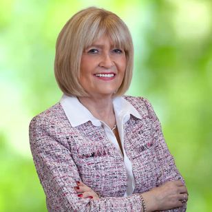 Debbie Guill - Real Estate Agent in Bakersfield, CA - Reviews | Zillow